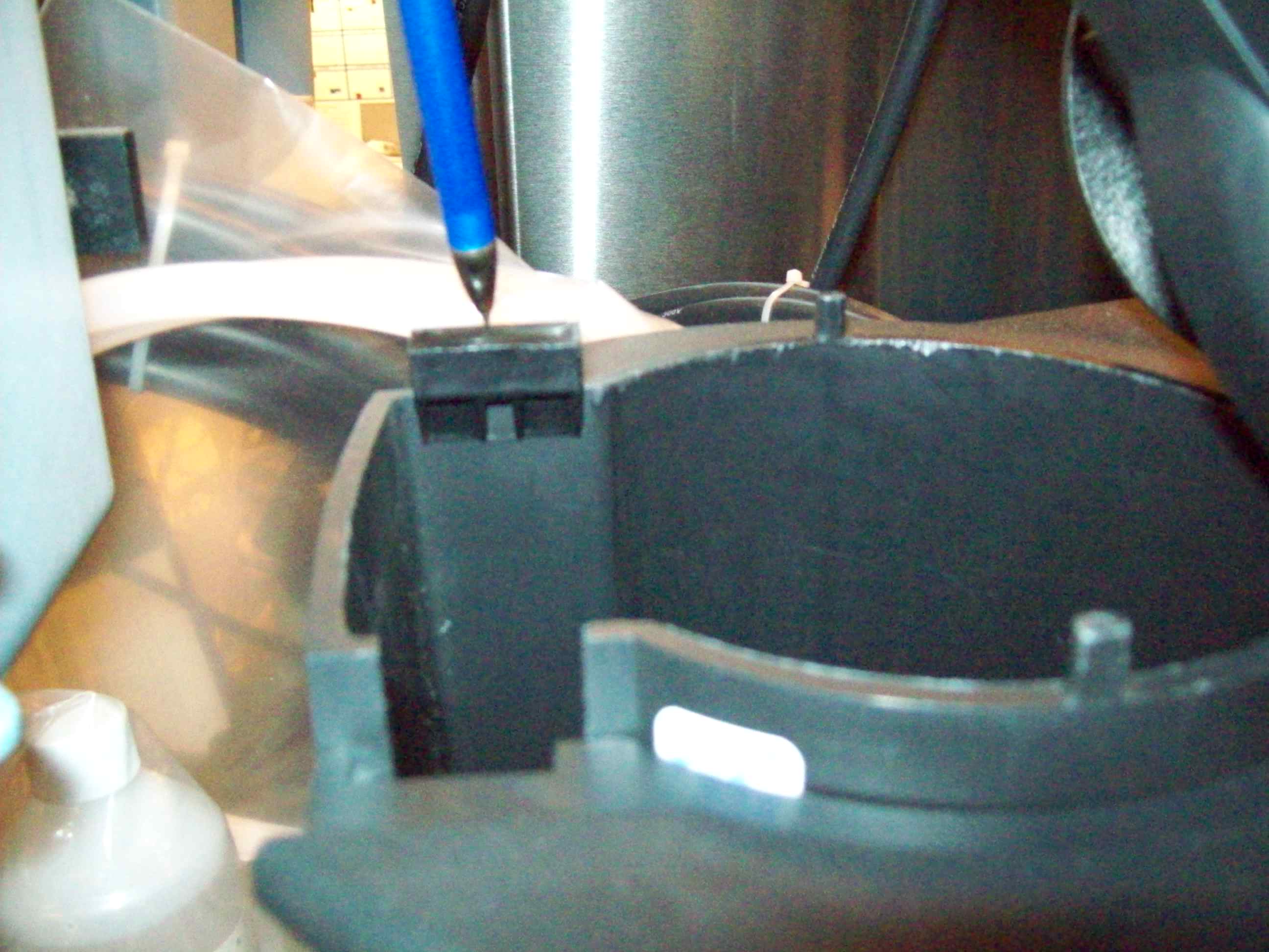 Where is the magnet located on the FT660?