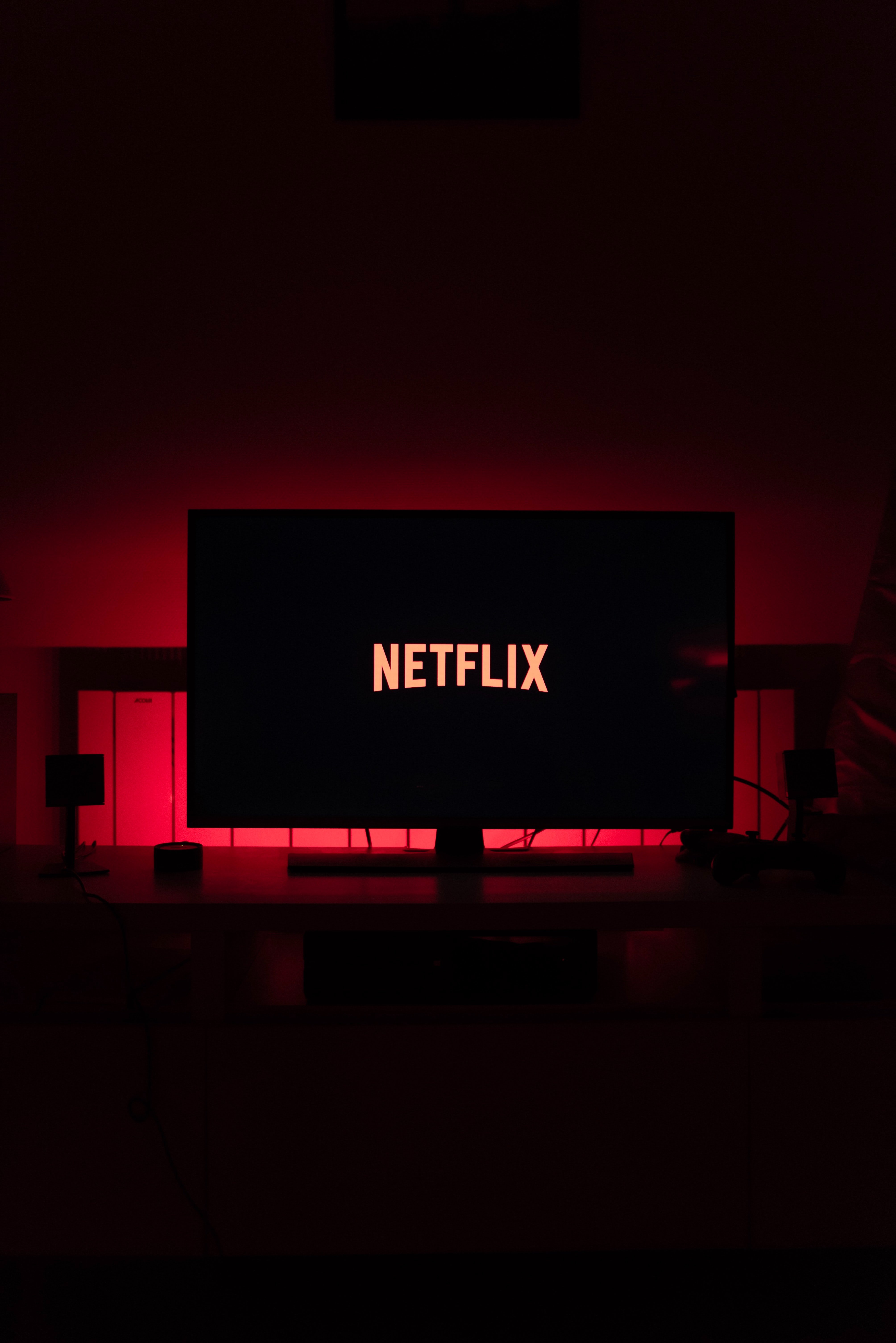 14 Must Watch Netflix Shows for College Students | Her Campus