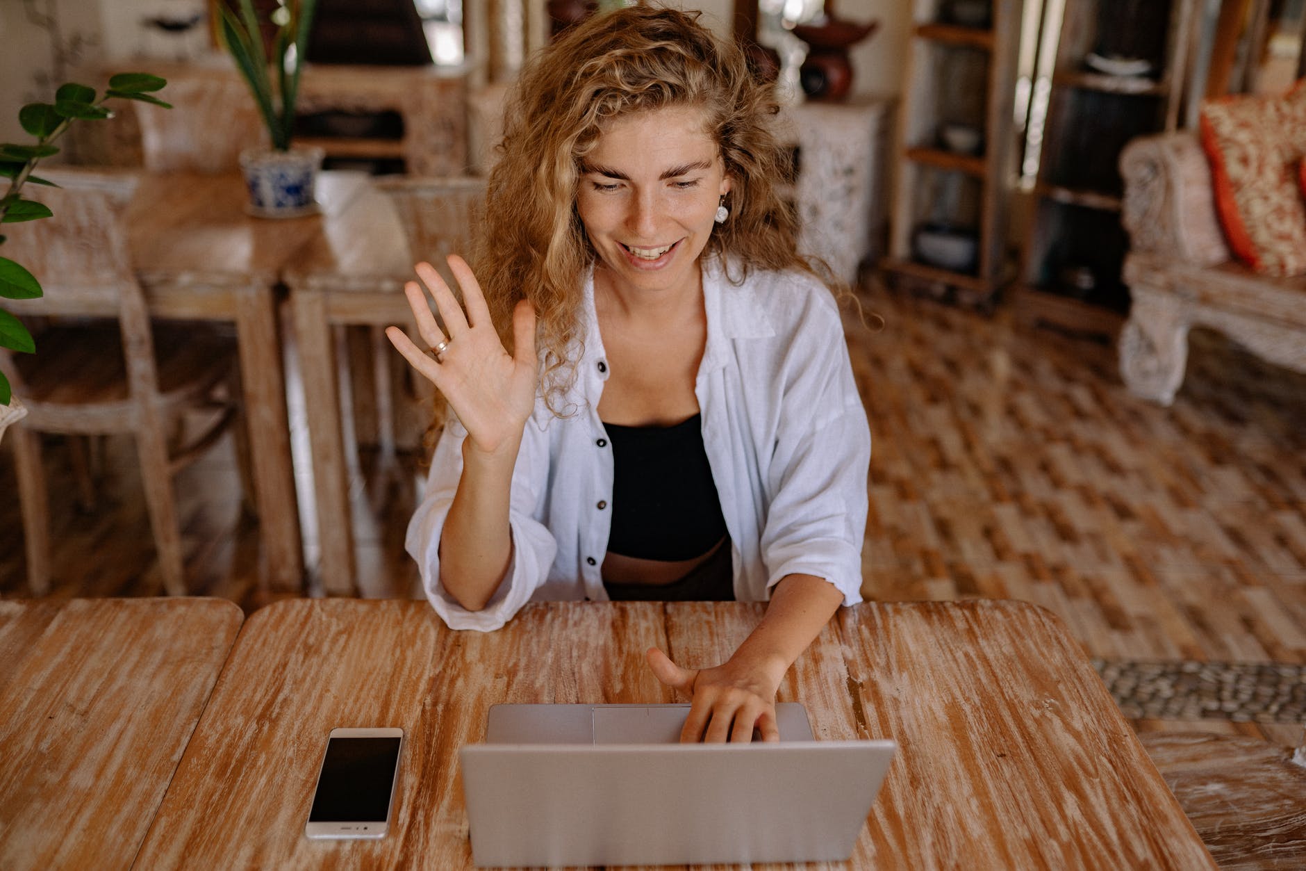 Tips and Tricks for Surviving Family Zoom Calls | Her Campus
