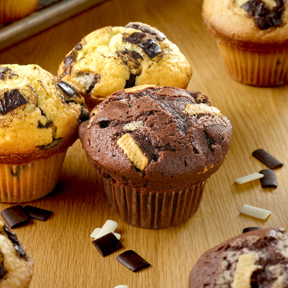 Chocolate Creme Cake Muffin w/White Hard Set