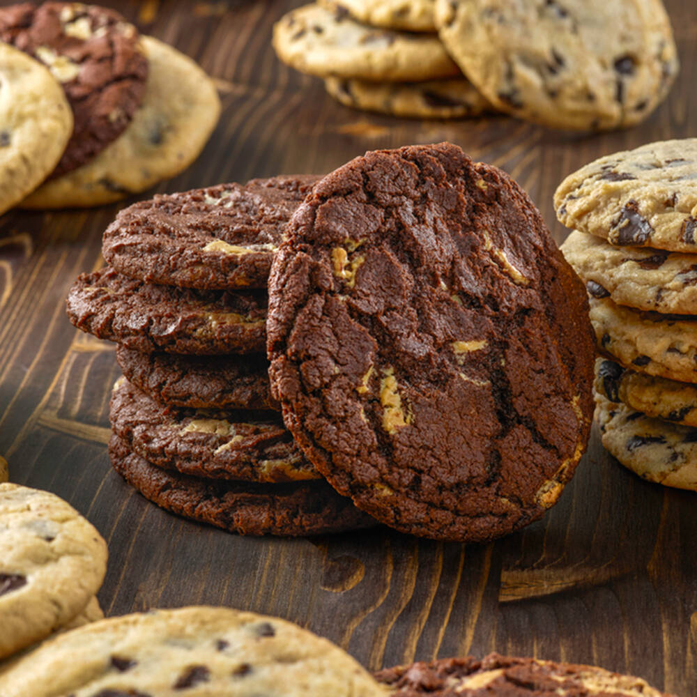 Chocolate Creme Cookies w/White Hard Set